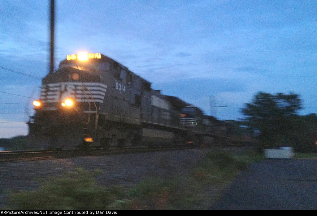 NS C40-9W 9314 leads an early 21Q